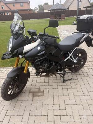 Suzuki DL 2015 Panevēža, ar dzinēja tilpumu 1.04 L un nobraukumu 15 tūkst. km par 6000 €, foto  vietnē AUTOMOTO.COM.LV
