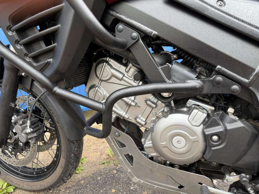 Suzuki DL 2015 in Ukmerge, with an engine capacity of 0.65 L and mileage of 125 thousand km for 3300 €, photo 9 on AUTOMOTO.COM.LV