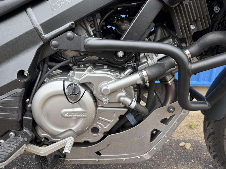 Suzuki DL 2015 in Ukmerge, with an engine capacity of 0.65 L and mileage of 125 thousand km for 3300 €, photo 18 on AUTOMOTO.COM.LV