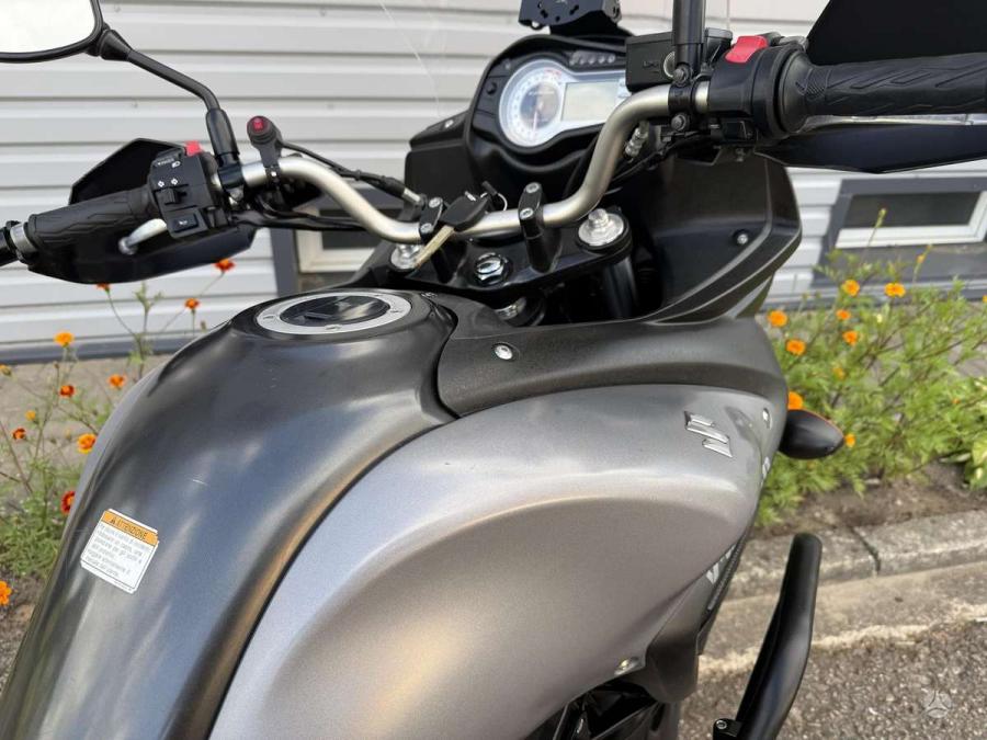 Suzuki DL 2015 in Ukmerge, with an engine capacity of 0.65 L and mileage of 125 thousand km for 3300 €, photo 28 on AUTOMOTO.COM.LV