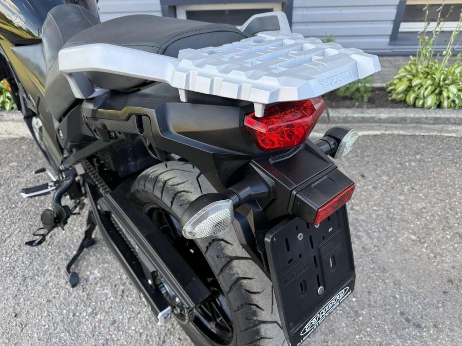 Suzuki DL 2017 in Ukmerge, with an engine capacity of 0.65 L and mileage of 108 thousand km for 3900 €, photo 19 on AUTOMOTO.COM.LV