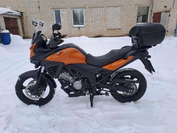 Orange Suzuki DL 2012 in Panevezys, with an engine capacity of 0.65 L and mileage of 29 thousand km for 3900 €, photo 1 on AUTOMOTO.COM.LV