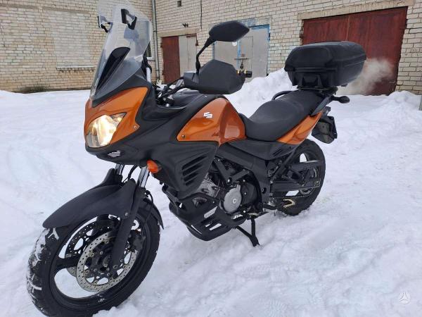 Orange Suzuki DL 2012 in Panevezys, with an engine capacity of 0.65 L and mileage of 29 thousand km for 3900 €, photo 2 on AUTOMOTO.COM.LV