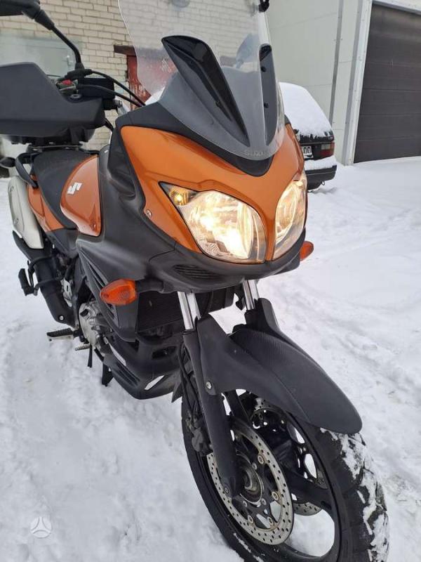 Orange Suzuki DL 2012 in Panevezys, with an engine capacity of 0.65 L and mileage of 29 thousand km for 3900 €, photo 4 on AUTOMOTO.COM.LV