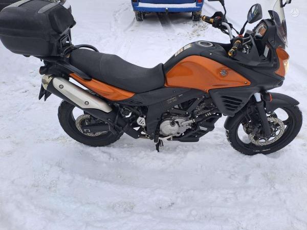 Orange Suzuki DL 2012 in Panevezys, with an engine capacity of 0.65 L and mileage of 29 thousand km for 3900 €, photo 6 on AUTOMOTO.COM.LV