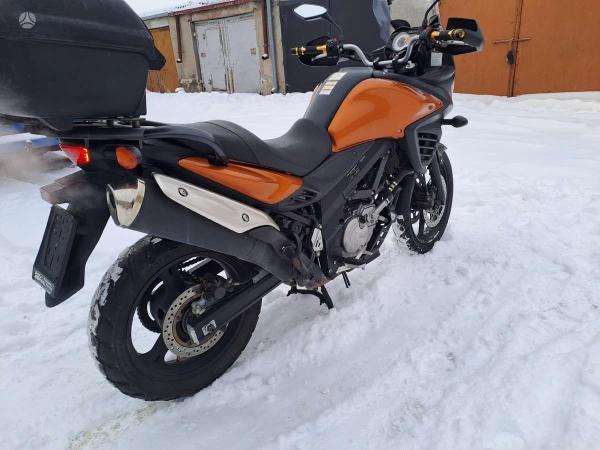 Orange Suzuki DL 2012 in Panevezys, with an engine capacity of 0.65 L and mileage of 29 thousand km for 3900 €, photo 8 on AUTOMOTO.COM.LV