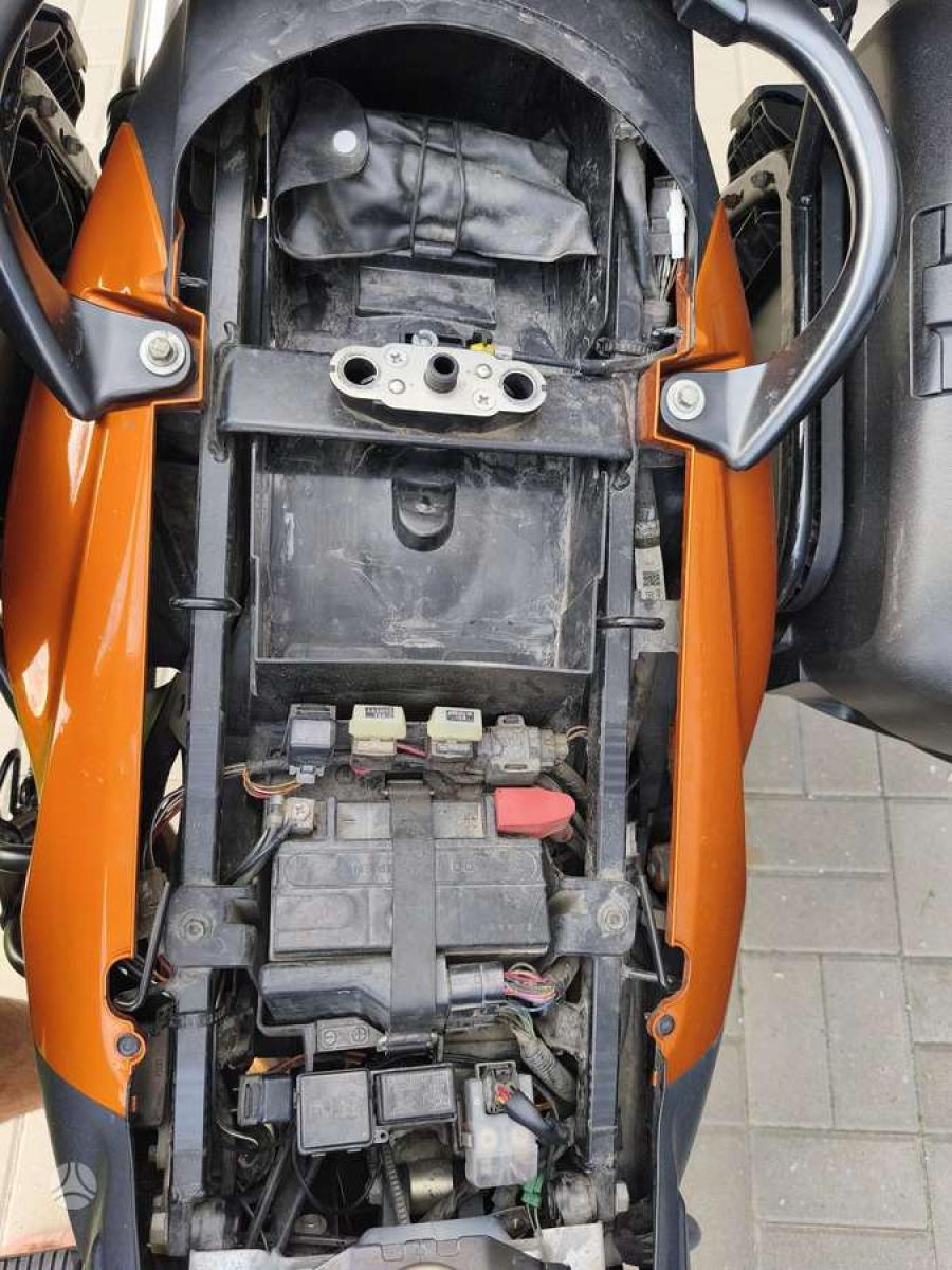 Oranžs Suzuki DL 2012 Viļņa, ar dzinēja tilpumu 0.65 L un nobraukumu 47 tūkst. km par 3850 €, foto 18 vietnē AUTOMOTO.COM.LV