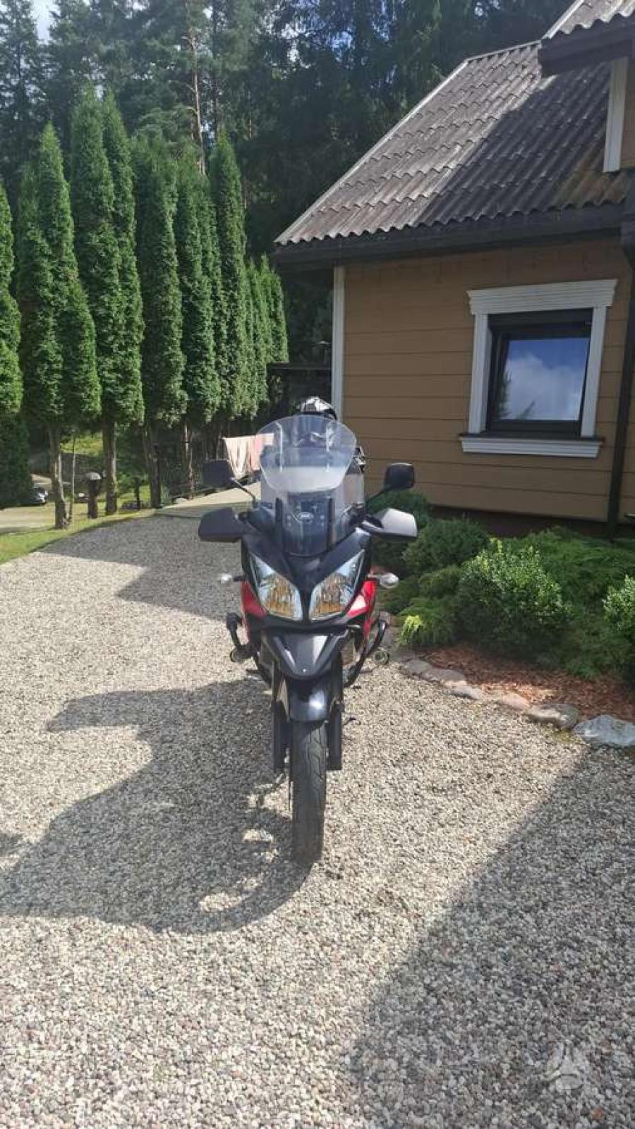 Red Suzuki DL 2005 in Utena, with an engine capacity of 0.65 L and mileage of 26 thousand km for 3400 €, photo 4 on AUTOMOTO.COM.LV