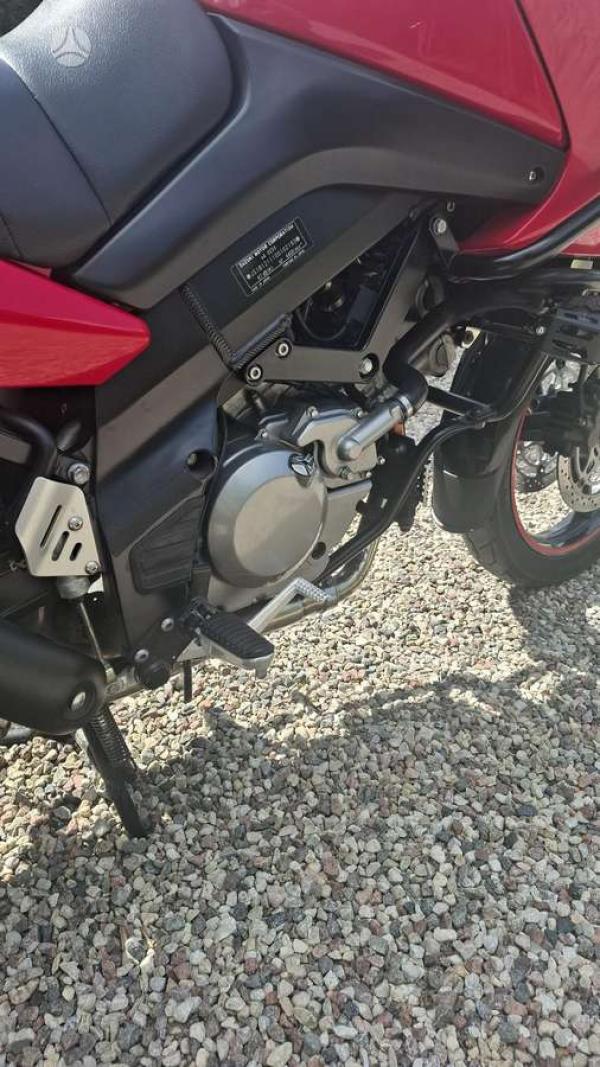 Red Suzuki DL 2005 in Utena, with an engine capacity of 0.65 L and mileage of 26 thousand km for 3400 €, photo 5 on AUTOMOTO.COM.LV