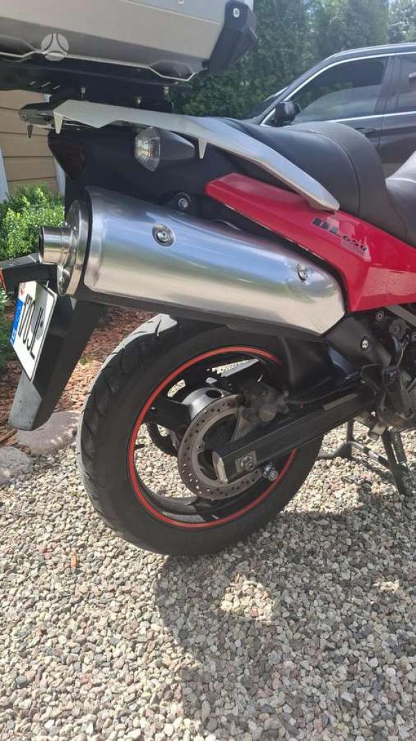 Red Suzuki DL 2005 in Utena, with an engine capacity of 0.65 L and mileage of 26 thousand km for 3400 €, photo 6 on AUTOMOTO.COM.LV