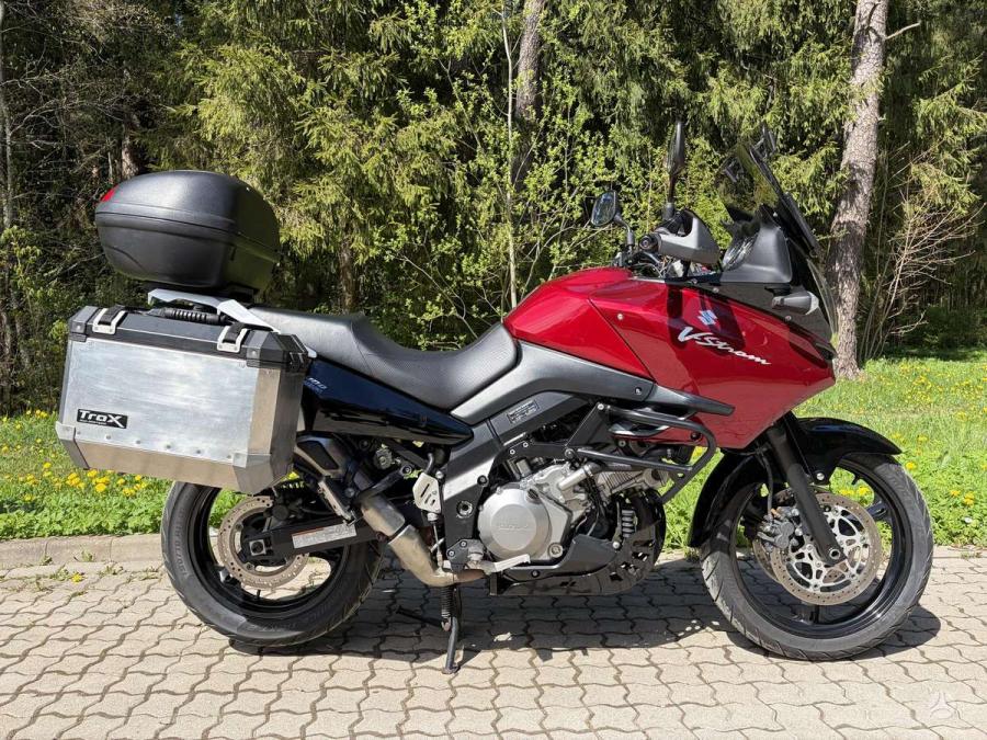 Red Suzuki DL 2007 in Ogre, with an engine capacity of 1.00 L and mileage of 75 thousand km for 3900 €, photo 4 on AUTOMOTO.COM.LV