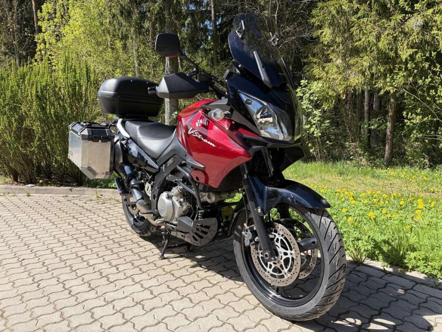 Red Suzuki DL 2007 in Ogre, with an engine capacity of 1.00 L and mileage of 75 thousand km for 3900 €, photo 6 on AUTOMOTO.COM.LV