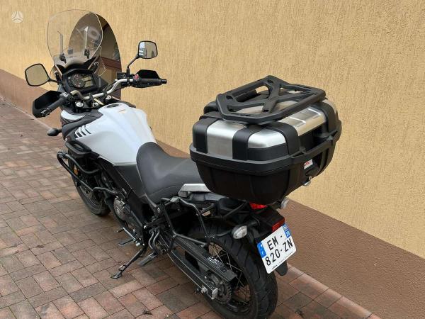White Suzuki DL 2017 in Taurage, with an engine capacity of 0.65 L and mileage of 40 thousand km for 4800 €, photo 8 on AUTOMOTO.COM.LV