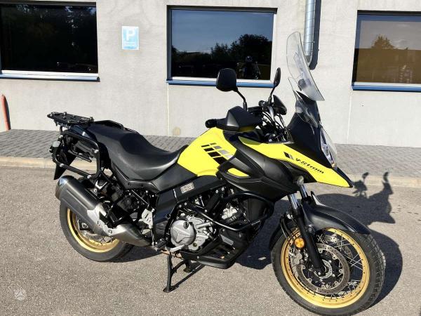 Suzuki DL 2020 in Kaunas on AUTOMOTO.COM.LV Yellow Suzuki DL 2020 in Kaunas, with an engine capacity of 0.65 L and mileage of 46 thousand km for 4950 €, photo 1 on AUTOMOTO.COM.LV