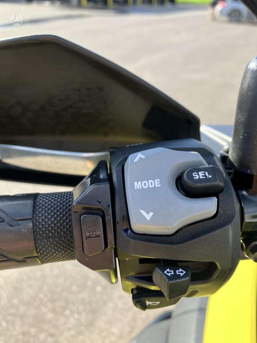 Yellow Suzuki DL 2020 in Kaunas, with an engine capacity of 0.65 L and mileage of 46 thousand km for 4950 €, photo 13 on AUTOMOTO.COM.LV