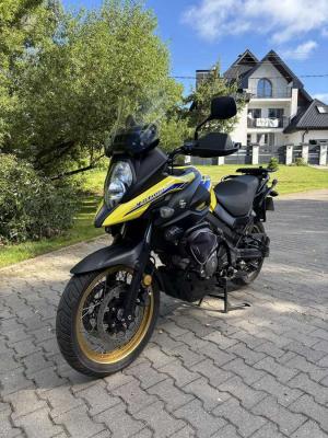 Yellow Suzuki DL 2022 in Vilnius, with an engine capacity of 0.65 L and mileage of 19 thousand km for 6099 €, photo 5 on AUTOMOTO.COM.LV