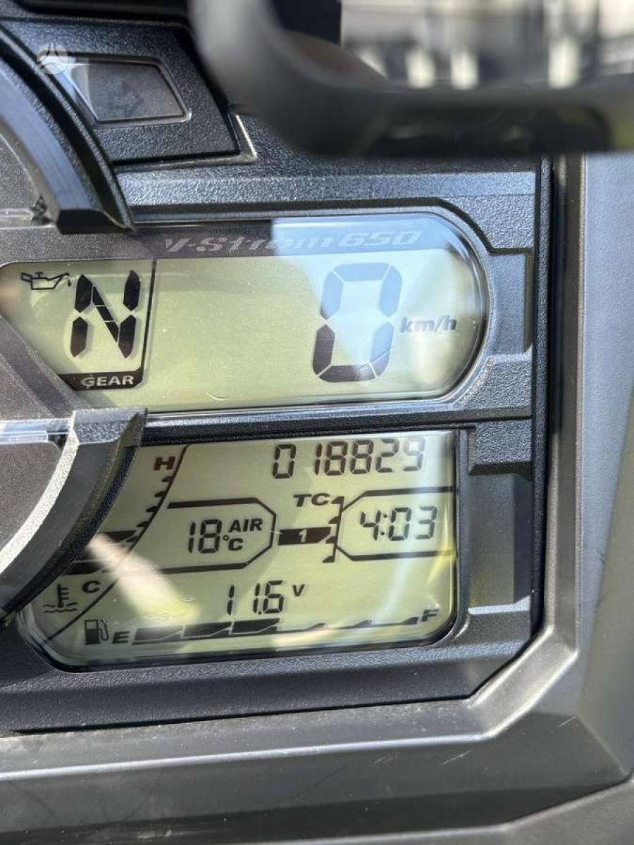 Yellow Suzuki DL 2022 in Vilnius, with an engine capacity of 0.65 L and mileage of 19 thousand km for 6099 €, photo 13 on AUTOMOTO.COM.LV