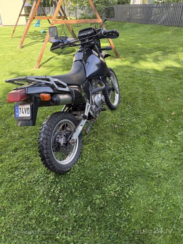 Серый Сузуки DR 650 1996 в Отепя, объемом двигателя 0.64 л и пробегом 66 тыс. км за 3500 €, фото 4 на AUTOMOTO.COM.LV