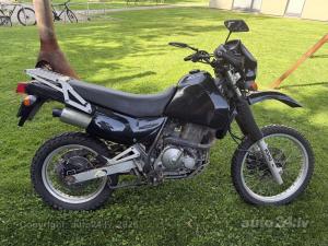 Серый Сузуки DR 650 1996 в Отепя, объемом двигателя 0.64 л и пробегом 66 тыс. км за 3500 €, фото 11 на AUTOMOTO.COM.LV