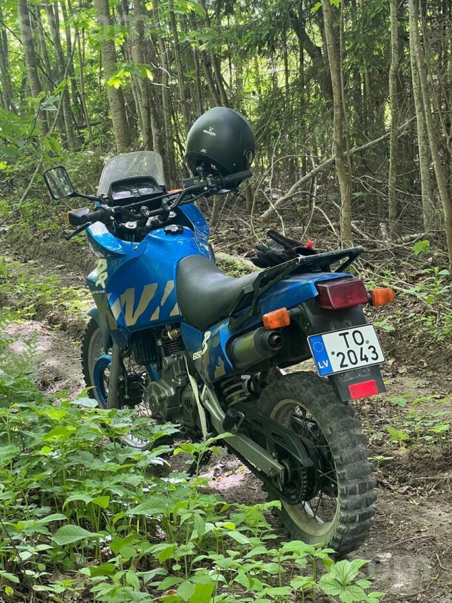 Suzuki DR 650 1991 in Valmiera, with an engine capacity of 0.65 L and mileage of 0 thousand km for 1350 €, photo 5 on AUTOMOTO.COM.LV
