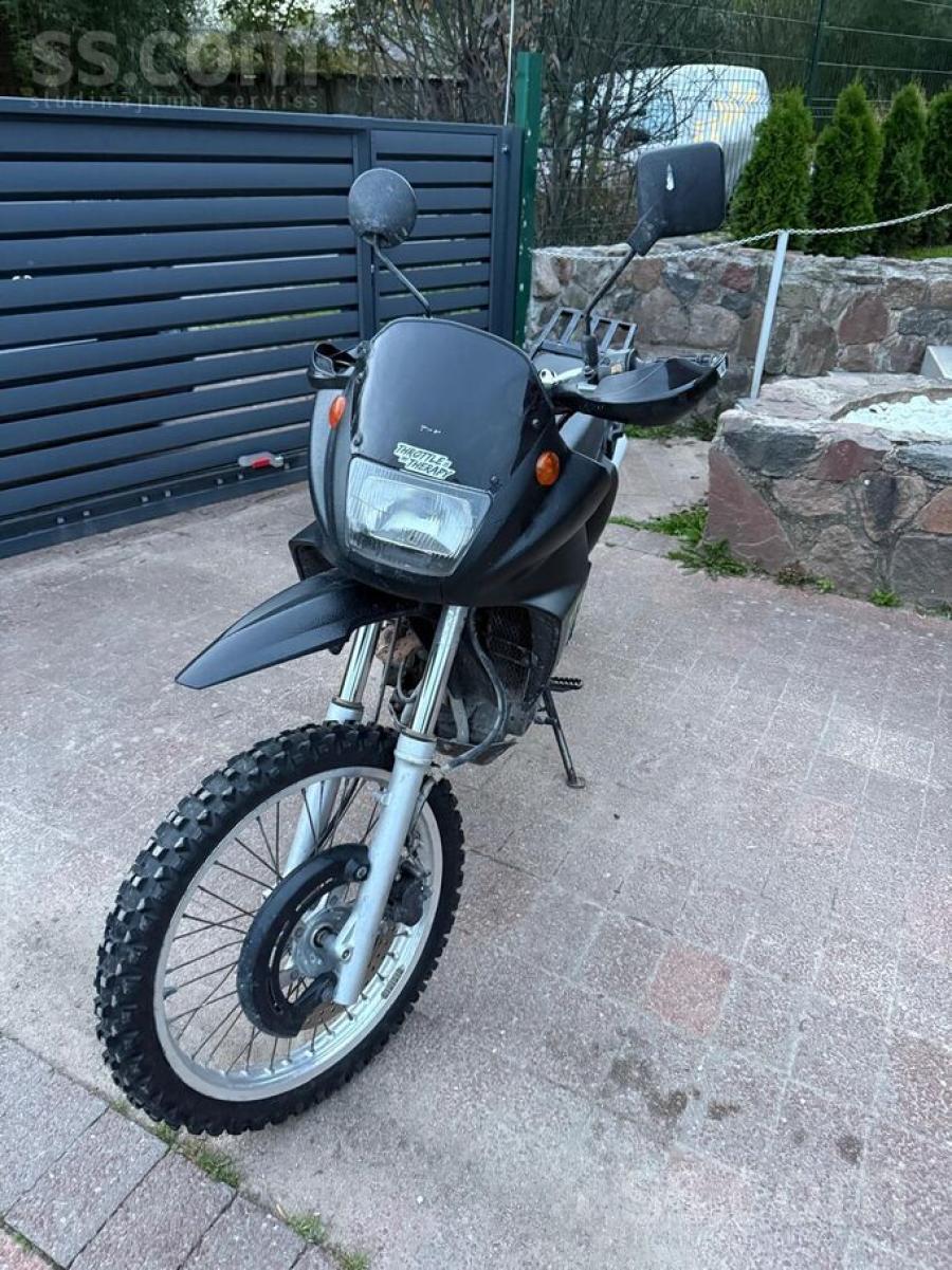 Suzuki DR 650 1991 Kuldīga, ar dzinēja tilpumu 0.65 L un nobraukumu 0 tūkst. km par 2000 €, foto 3 vietnē AUTOMOTO.COM.LV