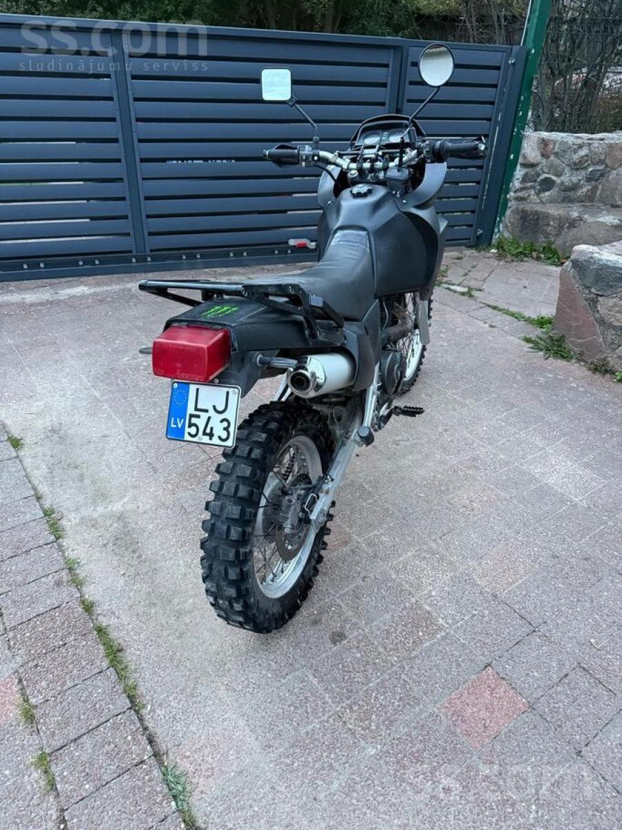 Suzuki DR 650 1991 Kuldīga, ar dzinēja tilpumu 0.65 L un nobraukumu 0 tūkst. km par 2000 €, foto 5 vietnē AUTOMOTO.COM.LV