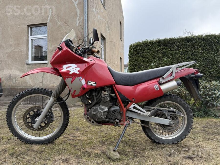 Suzuki DR 650 1993 Rīga, ar dzinēja tilpumu 0.65 L un nobraukumu 0 tūkst. km par 1690 €, foto 1 vietnē AUTOMOTO.COM.LV