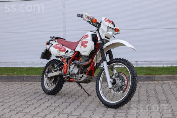 Suzuki DR 650 1995 in Riga, with an engine capacity of 0.65 L and mileage of 0 thousand km for 1495 €, photo 3 on AUTOMOTO.COM.LV