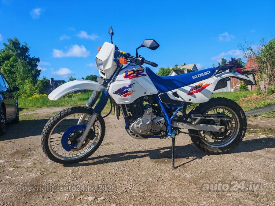 Белый Сузуки DR 650 1995 в Тапа, объемом двигателя 0.64 л и пробегом 31 тыс. км за 3300 €, фото 1 на AUTOMOTO.COM.LV