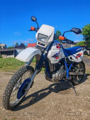 Белый Сузуки DR 650 1995 в Тапа, объемом двигателя 0.64 л и пробегом 31 тыс. км за 3300 €, фото 3 на AUTOMOTO.COM.LV