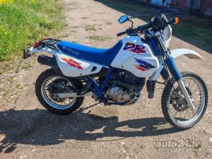 Белый Сузуки DR 650 1995 в Тапа, объемом двигателя 0.64 л и пробегом 31 тыс. км за 3300 €, фото 4 на AUTOMOTO.COM.LV