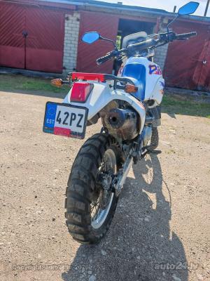 Белый Сузуки DR 650 1995 в Тапа, объемом двигателя 0.64 л и пробегом 31 тыс. км за 3300 €, фото 5 на AUTOMOTO.COM.LV