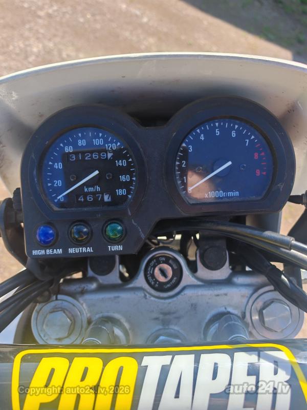 Белый Сузуки DR 650 1995 в Тапа, объемом двигателя 0.64 л и пробегом 31 тыс. км за 3300 €, фото 5 на AUTOMOTO.COM.LV