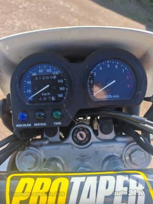 Белый Сузуки DR 650 1995 в Тапа, объемом двигателя 0.64 л и пробегом 31 тыс. км за 3300 €, фото 6 на AUTOMOTO.COM.LV