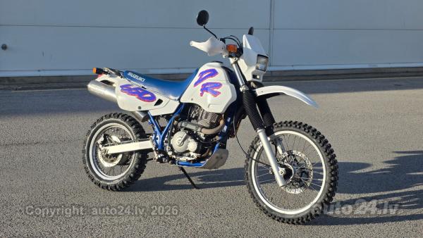 Balts Suzuki DR 650 2002 Tallina, ar dzinēja tilpumu 0.64 L un nobraukumu 33 tūkst. km par 2500 €, foto 1 vietnē AUTOMOTO.COM.LV