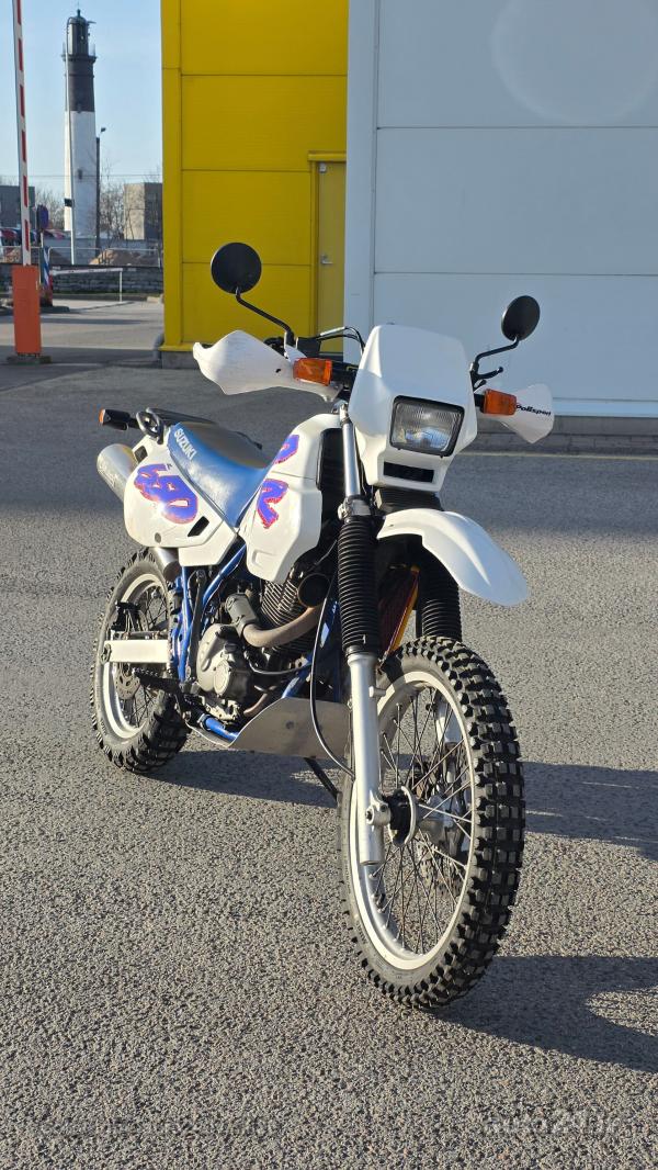 Balts Suzuki DR 650 2002 Tallina, ar dzinēja tilpumu 0.64 L un nobraukumu 33 tūkst. km par 2500 €, foto 2 vietnē AUTOMOTO.COM.LV