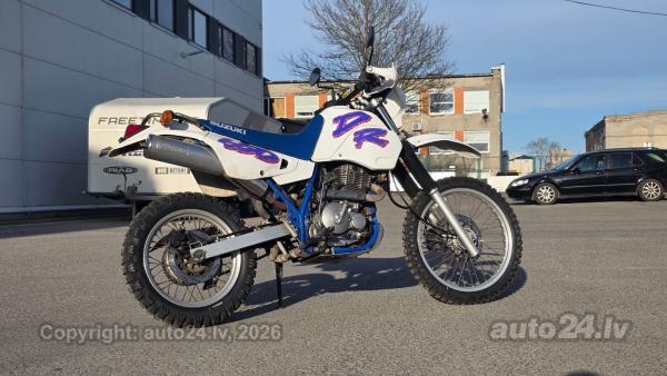 Balts Suzuki DR 650 2002 Tallina, ar dzinēja tilpumu 0.64 L un nobraukumu 33 tūkst. km par 2500 €, foto 7 vietnē AUTOMOTO.COM.LV