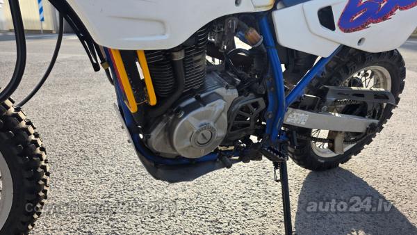 Balts Suzuki DR 650 2002 Tallina, ar dzinēja tilpumu 0.64 L un nobraukumu 33 tūkst. km par 2500 €, foto 10 vietnē AUTOMOTO.COM.LV