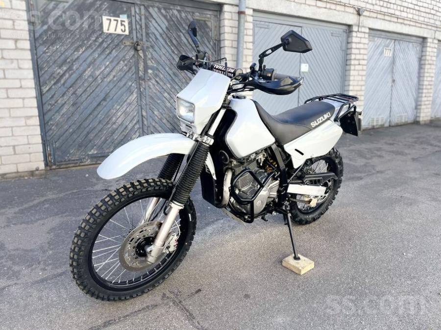 Suzuki DR 650SE 1996 Rīga, ar dzinēja tilpumu 0.65 L un nobraukumu 0 tūkst. km par 3416 €, foto 1 vietnē AUTOMOTO.COM.LV