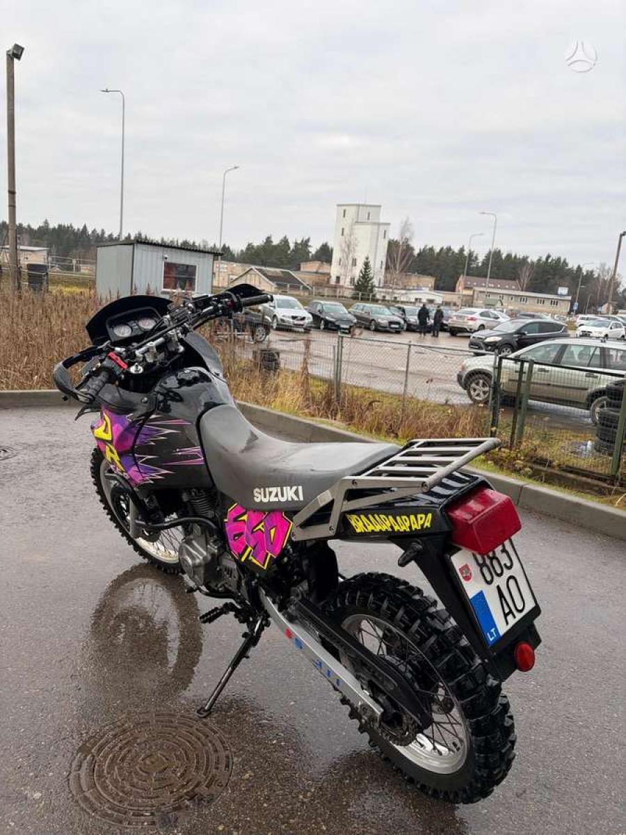 Black Suzuki DR 1996 in Utena, with an engine capacity of 0.65 L and mileage of 40 thousand km for 1800 €, photo 3 on AUTOMOTO.COM.LV