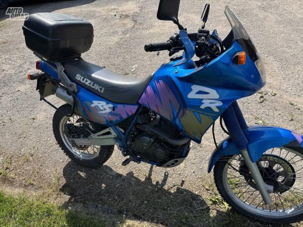 Zils Suzuki DR 1992 Viļņa, ar dzinēja tilpumu 0.65 L un nobraukumu 42 tūkst. km par 1650 €, foto 5 vietnē AUTOMOTO.COM.LV