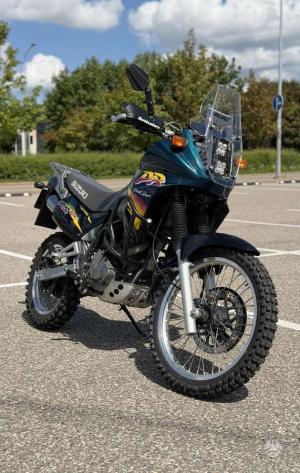 Green Suzuki DR 1995 in Vilnius, with an engine capacity of 0.65 L and mileage of 43 thousand km for 2600 €, photo  on AUTOMOTO.COM.LV