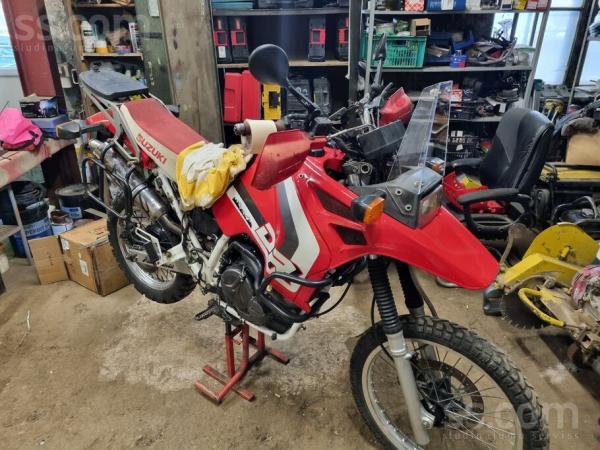 Suzuki DR 1991 Rīga, ar dzinēja tilpumu 0.78 L un nobraukumu 0 tūkst. km par 1600 €, foto 5 vietnē AUTOMOTO.COM.LV