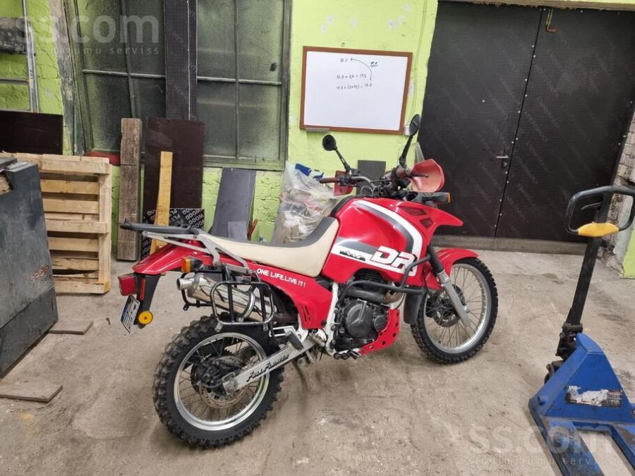 Suzuki DR 1991 in Riga, with an engine capacity of 0.78 L and mileage of 0 thousand km for 1600 €, photo 1 on AUTOMOTO.COM.LV