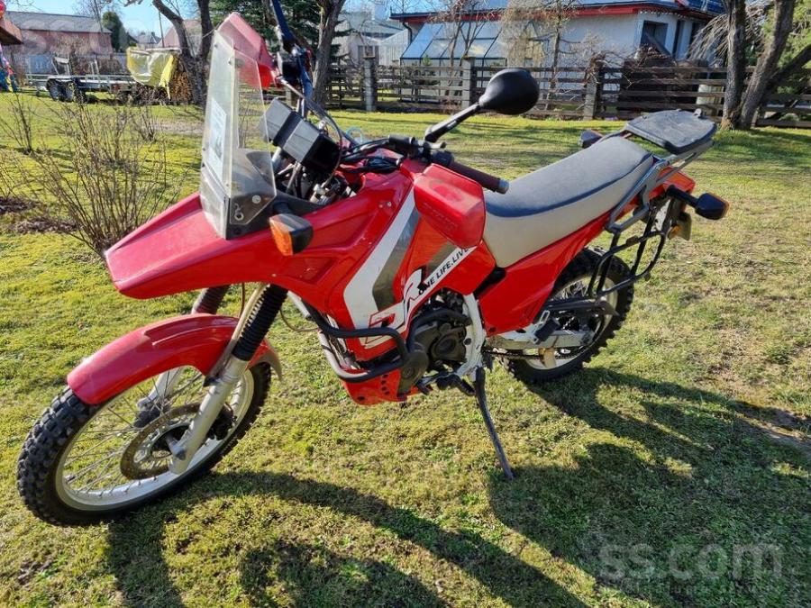 Suzuki DR 1991 in Riga, with an engine capacity of 0.78 L and mileage of 0 thousand km for 1600 €, photo 3 on AUTOMOTO.COM.LV