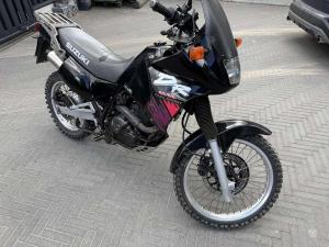 Suzuki DR 1993 Viļņa, ar dzinēja tilpumu 0.65 L un nobraukumu 55 tūkst. km par 1200 €, foto  vietnē AUTOMOTO.COM.LV