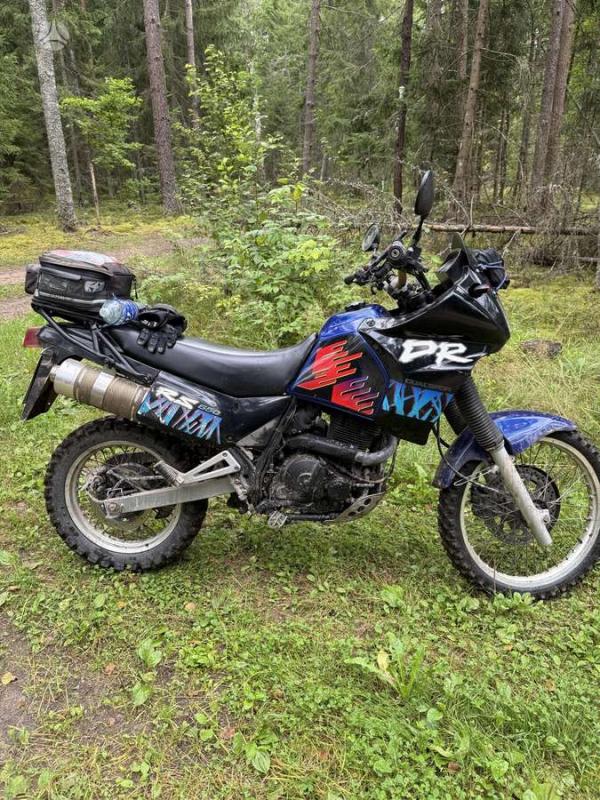 Suzuki DR 1994 Lazdijai, ar dzinēja tilpumu 0.65 L un nobraukumu 35 tūkst. km par 1750 €, foto 1 vietnē AUTOMOTO.COM.LV