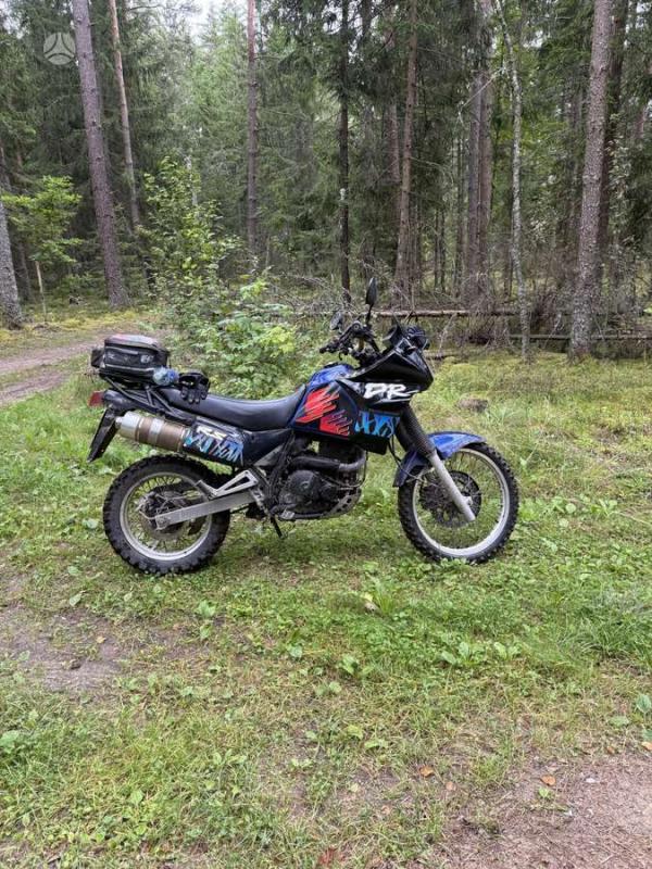 Suzuki DR 1994 Lazdijai, ar dzinēja tilpumu 0.65 L un nobraukumu 35 tūkst. km par 1750 €, foto 3 vietnē AUTOMOTO.COM.LV