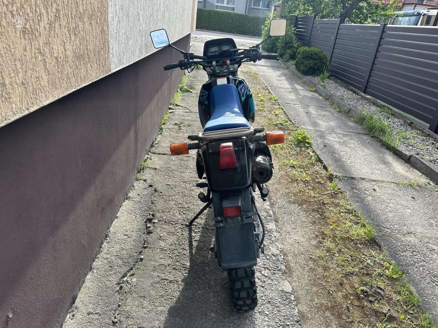 Suzuki DR 1994 Tauragė, ar dzinēja tilpumu 0.65 L un nobraukumu 38 tūkst. km par 1940 €, foto 4 vietnē AUTOMOTO.COM.LV
