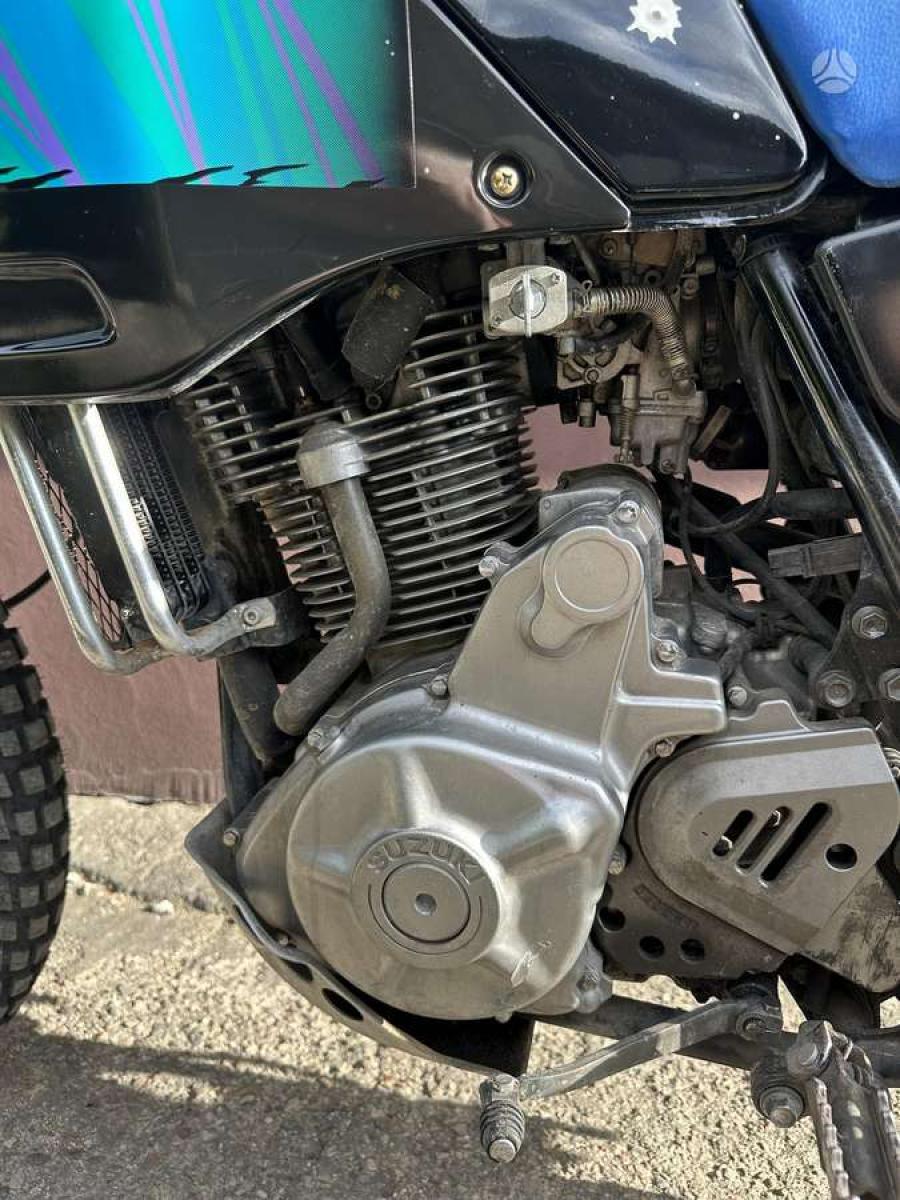 Suzuki DR 1994 Tauragė, ar dzinēja tilpumu 0.65 L un nobraukumu 38 tūkst. km par 1940 €, foto 12 vietnē AUTOMOTO.COM.LV